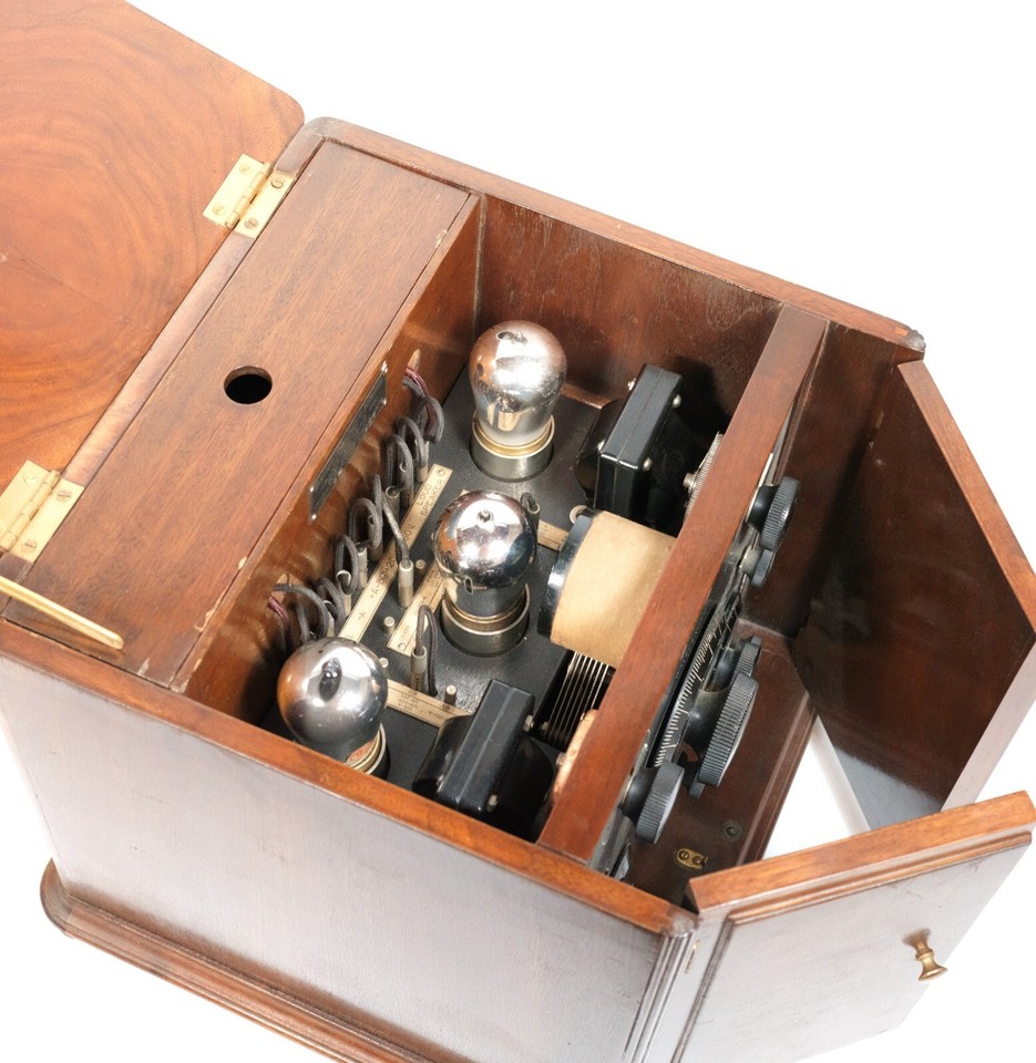 Near Mint, Working 1923 Paragon III-A Radio w/Burl Walnut Cabinet ...