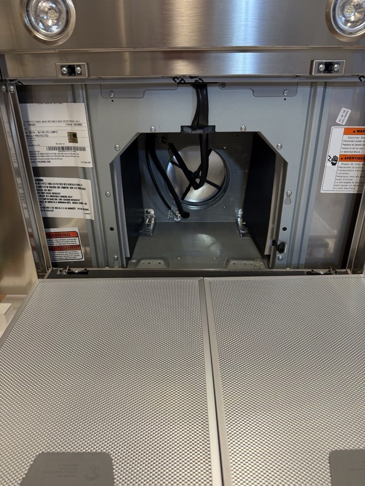 Wolf 30" Wall Mount Range Hood VW30B Black Glass & Stainless Steel ...