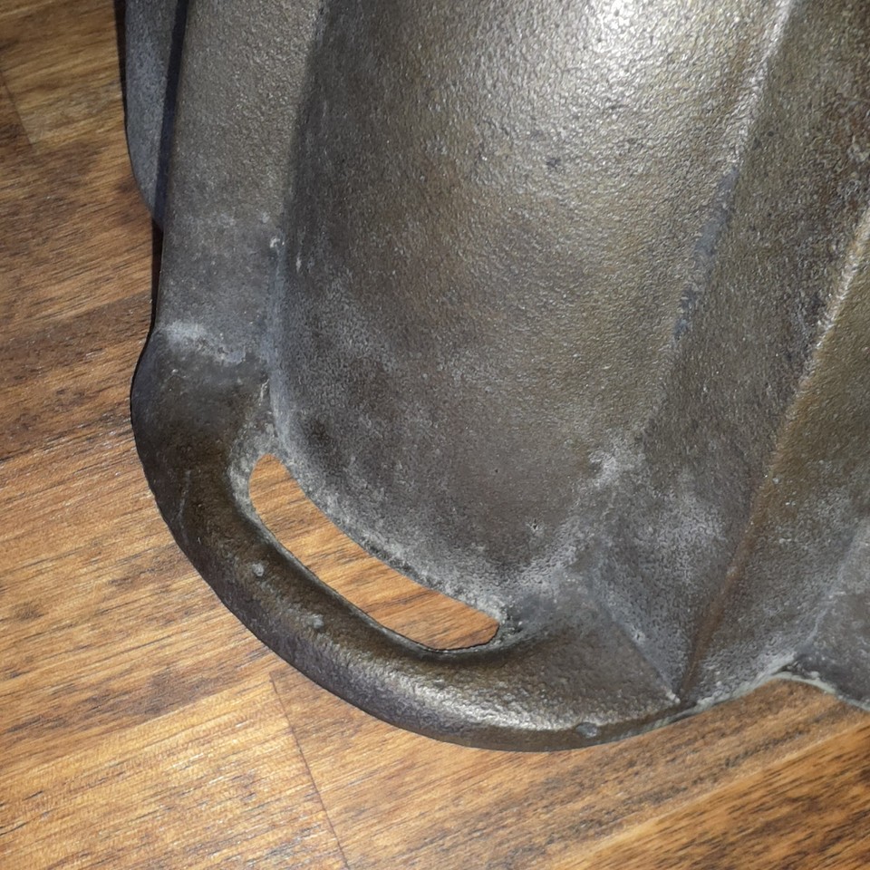 Vintage Lodge Cast Iron Bundt Pan, Cake Pan | eBay