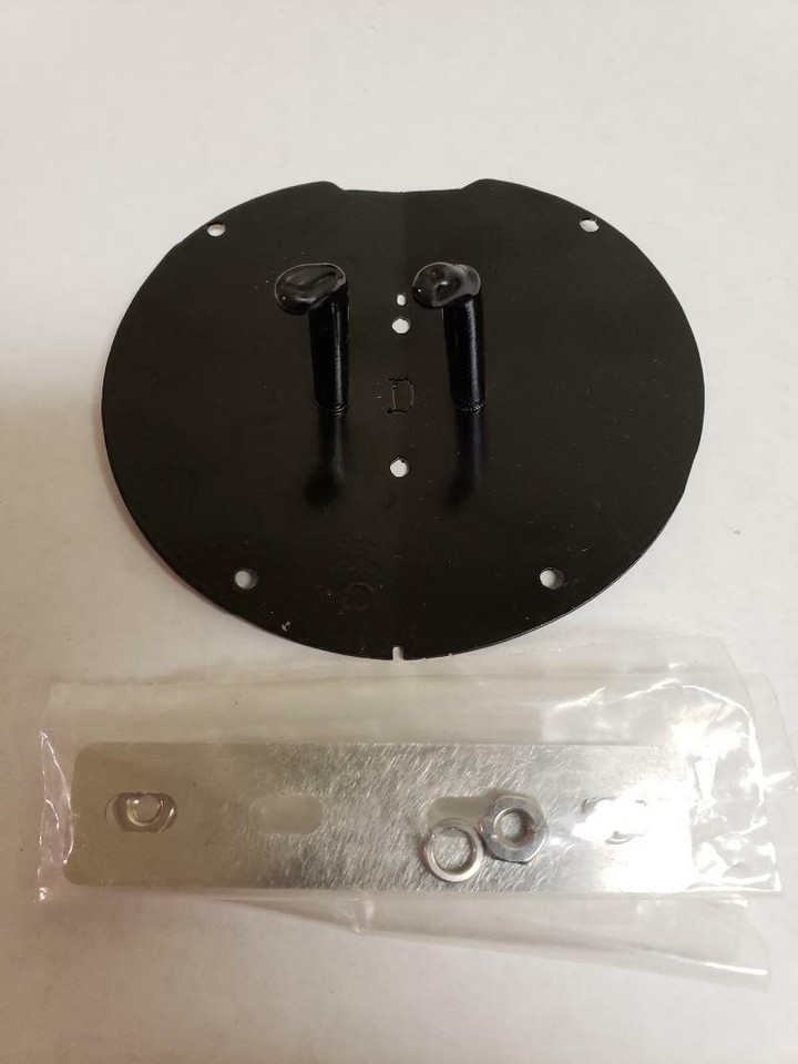2000-2005 CADILLAC DEVILLE GRILLE EMBLEM MOUNTING PLATE WITH HARDWARE E ...
