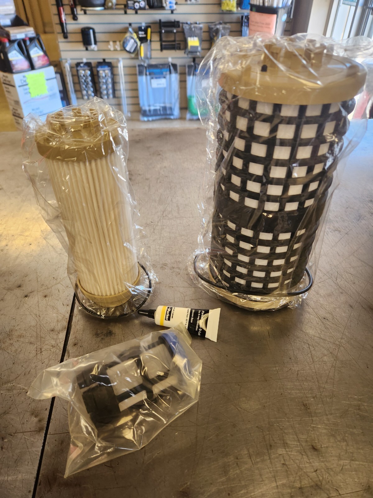 Detroit Diesel Fuel Filter Kit Open Box Partial A0000904251 for sale ...