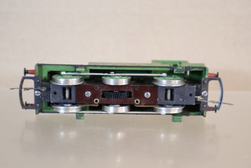 HORNBY R252 LNER 0-6-0 CLASS J83 TANK LOCOMOTIVE 8477 om | eBay
