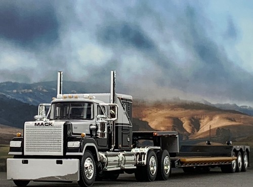 1/64 DCP BLACK/GREY MACK SUPERLINER W/ 60" FLAT TOP SLEEPER & RENEGADE ...