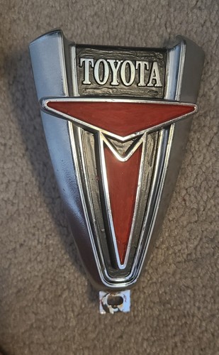 OEM Toyota RN20 RN25 front grill badge emblem CHINOOK | eBay