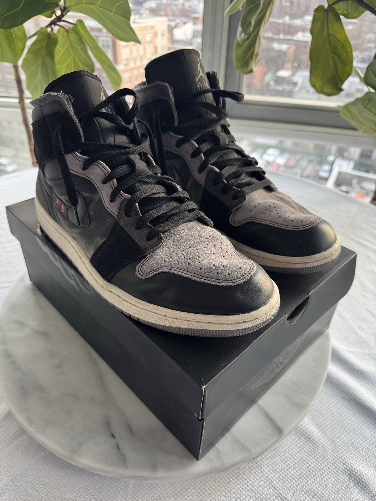 Nike - Air Jordan 1 - Mid SE Craft Inside Out Black S… - Gem