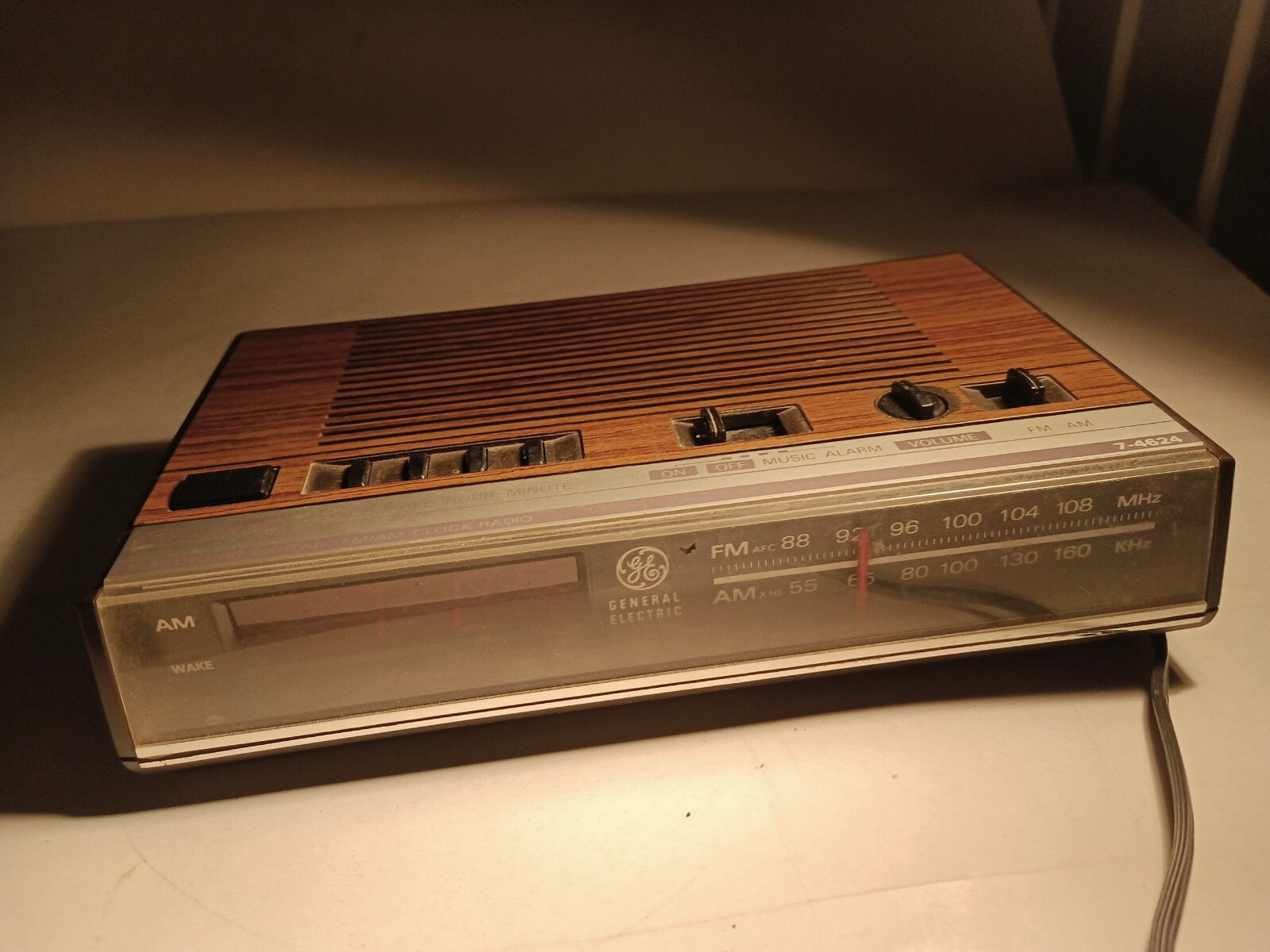 GE General Electric FM/AM Electronic Digital Alarm Clock Radio 7-4624A ...