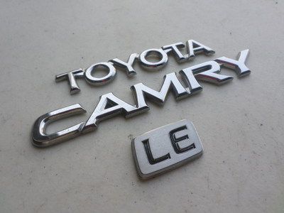 97-01 Toyota Camry Le Trunk Emblem 75447-AA010 Logo 75442-AC010 ...