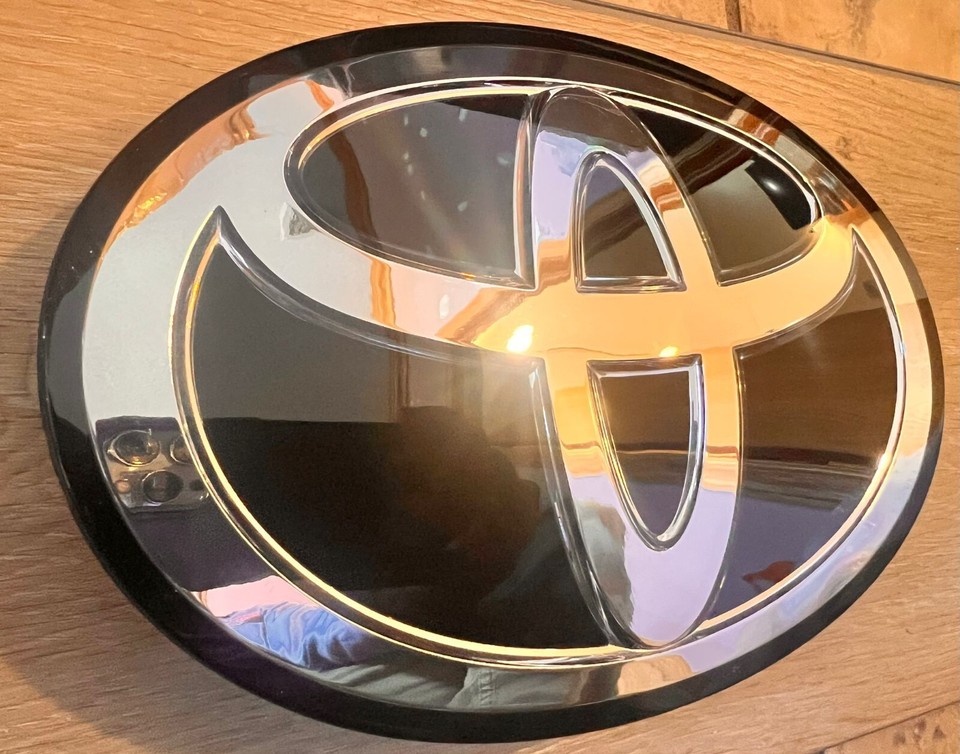 OEM 2017 2018 2019 Toyota Front Grill Emblem Logo Tacoma Tundra | eBay