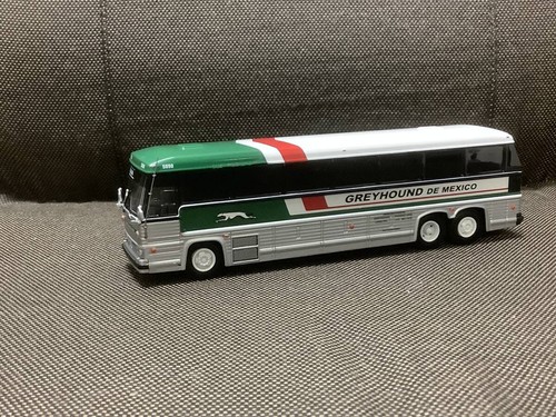 1/87 Greyhound MC9 bus in De Mexico livery and decals for two Taiwan ...