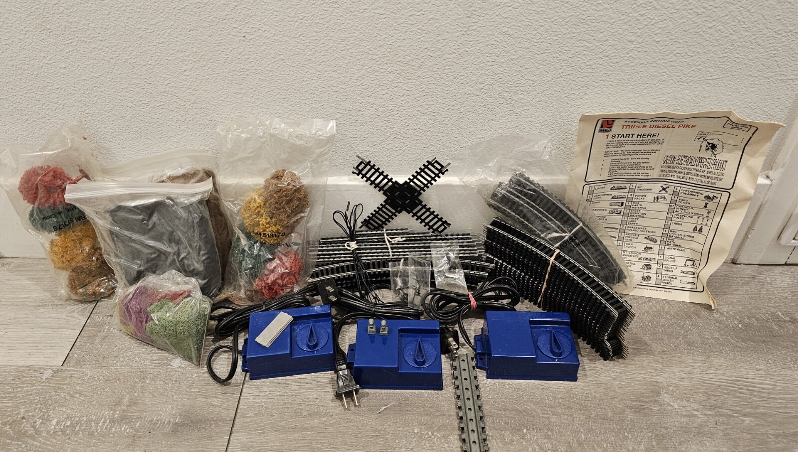 Life-Like Train Track & Accessories Lot Tree's, Moss, Sand,Track, 3 ...