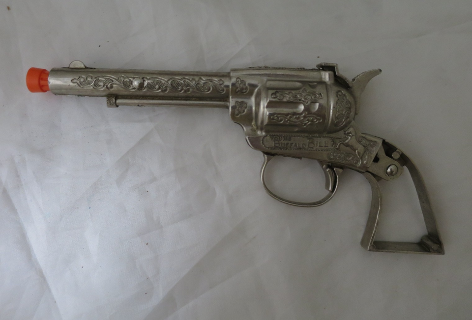 Vintage YOUNG BUFFALO BILL WESTERN CAP GUN #25 M.A. HENRY LTD. with ...