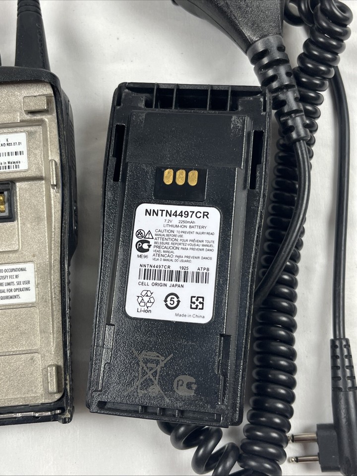 Motorola CP200 XLS CP200XLS UHF 438-470 MHz 128 Channel 4 Watt W/ Mic ...