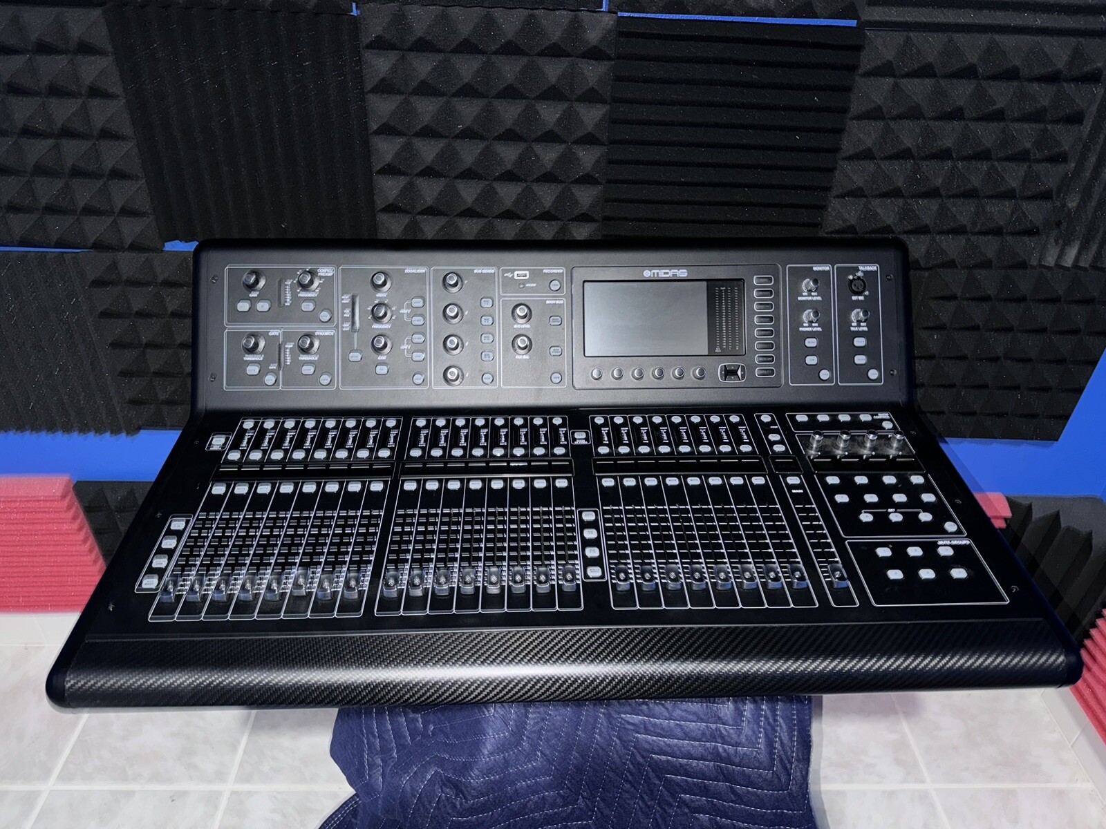 Midas M32 Digital Console for Live and Studio with 40 Input Channels ...