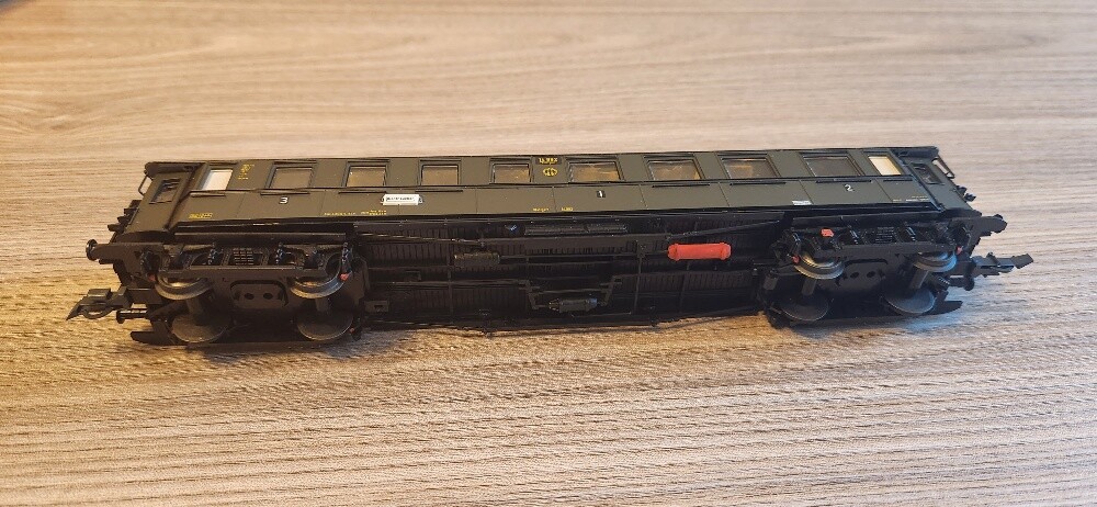 ROCO 44533 3rd Class passenger coach, HO DC, with passengers, Item ...