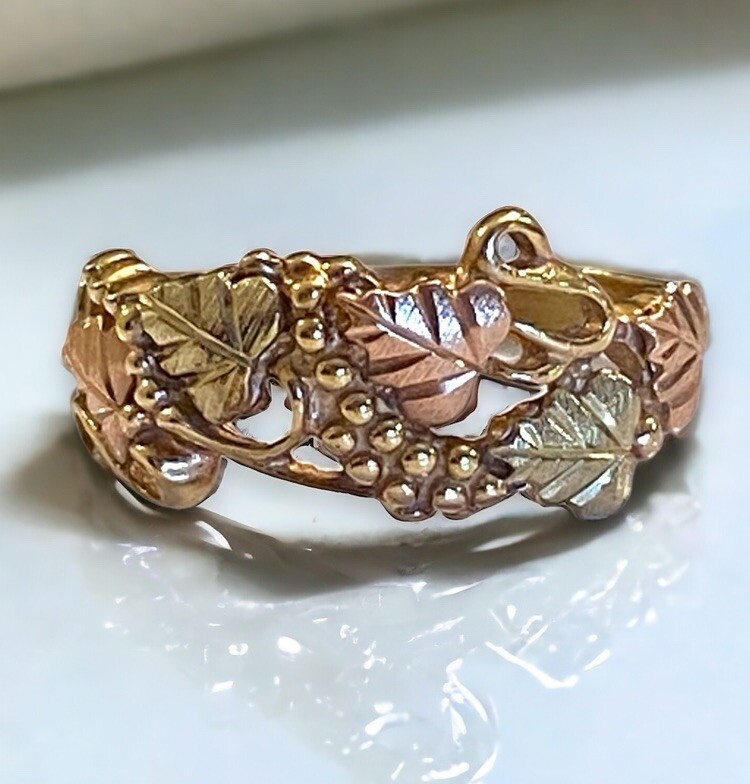 GORGEOUS Vintage Solid 10k Multi Tone Gold Grapevine Design Band Ring ...