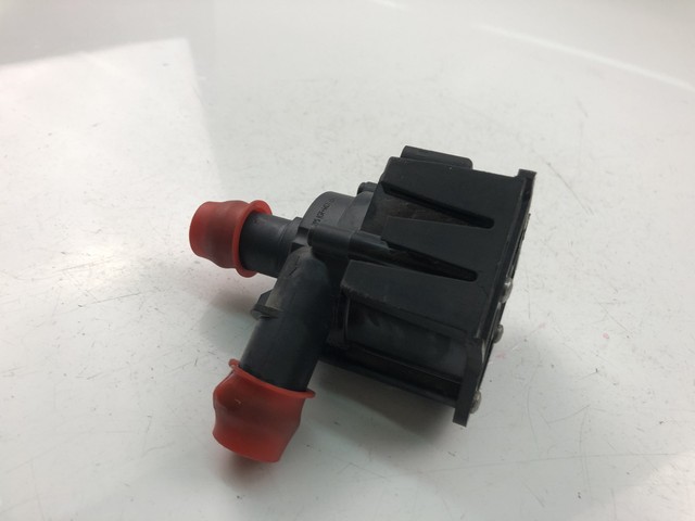 Audi A4 2.0d Avant 2012 Additional Water Pump 8K0819147A for sale ...