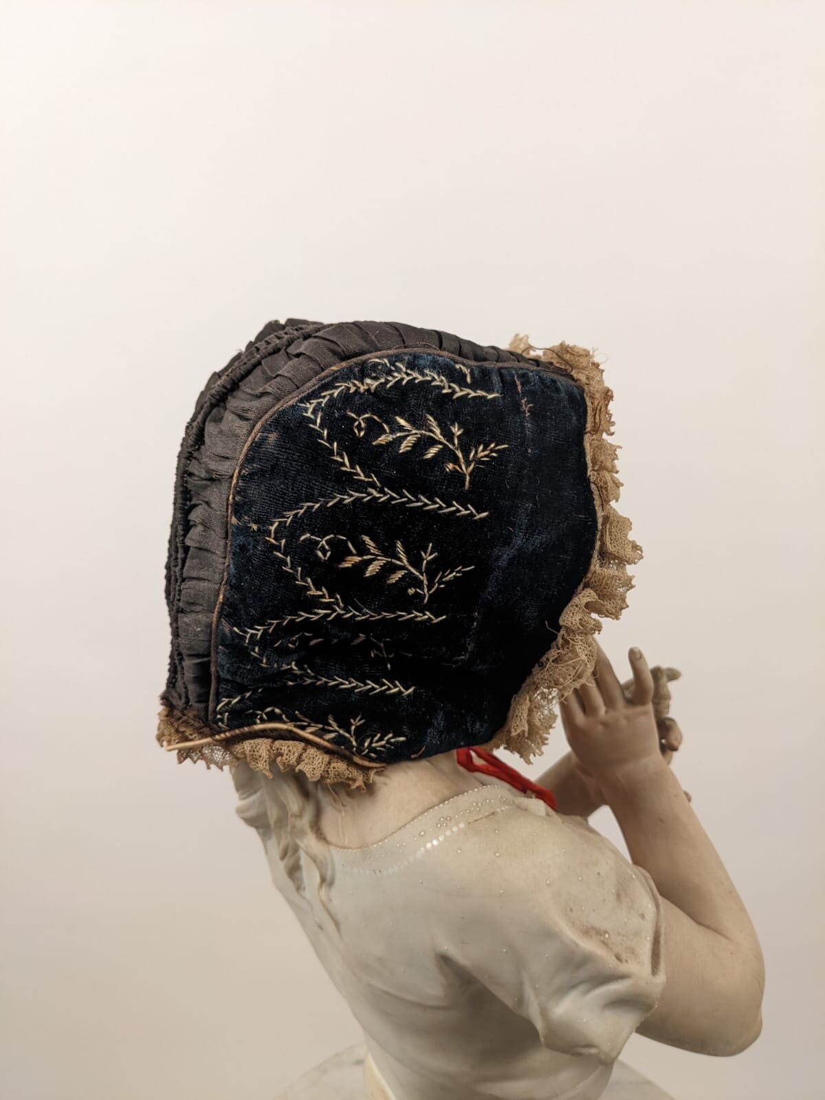 VICTORIAN CHILD’S VELVET BONNET W EMBROIDERY & LACE RUFFLE BRIM | eBay