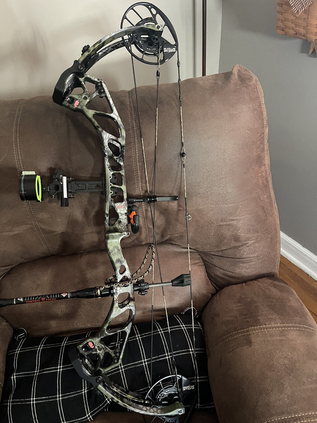 PSE Evoke 31 EC, 65 lb, ATA/IBO Speed 342 fps, Draw 24.5"-30" Let-off 80-90% | eBay