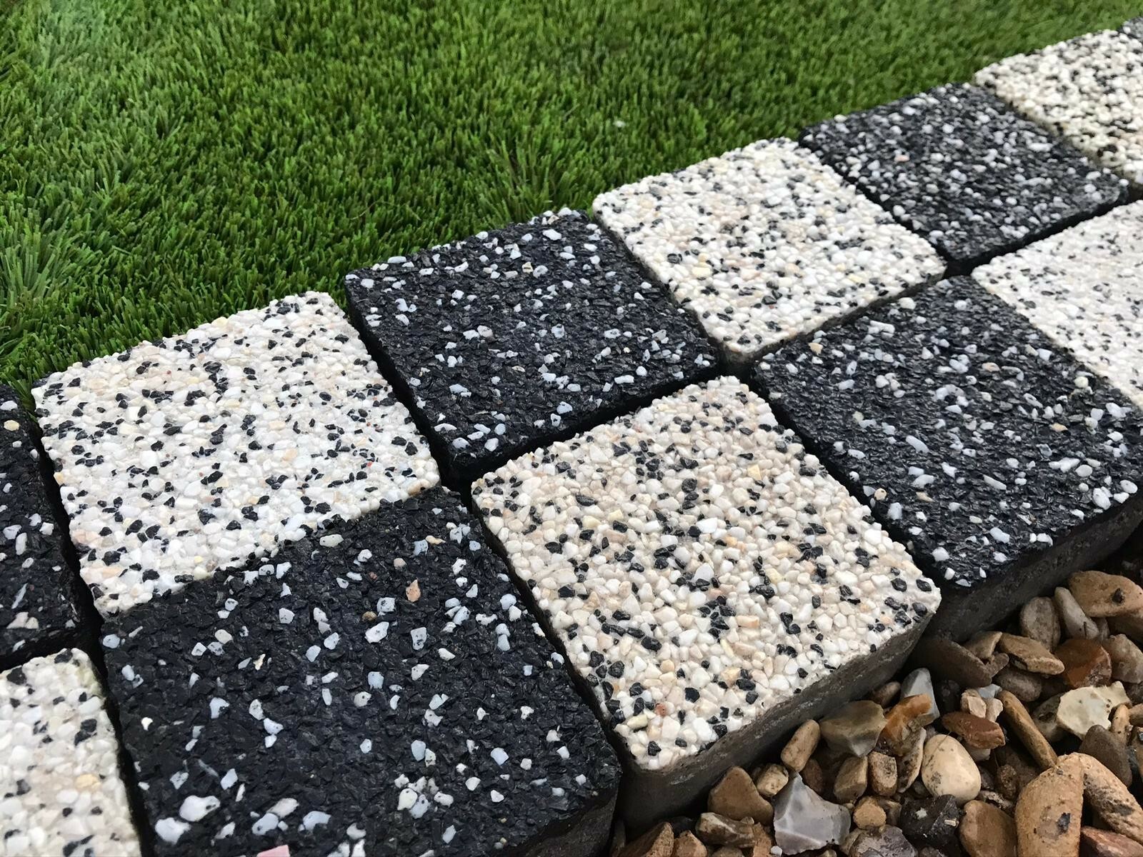 checkered boarder slabs path driveway patio garden lawn edge decor ...
