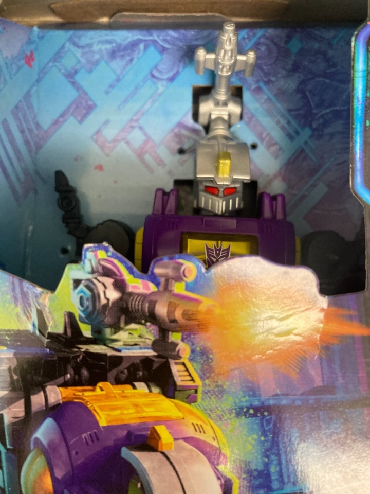 Hasbro Transformers Legacy Evolution Insecticon Bombshell Deluxe Class ...