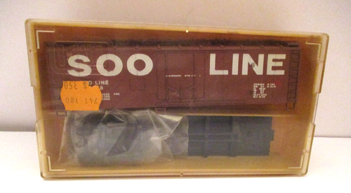 NOS VINTAGE SOO LINE RAILROAD 40' PLUG DOOR BOX CAR HO SCALE MODEL KIT ...