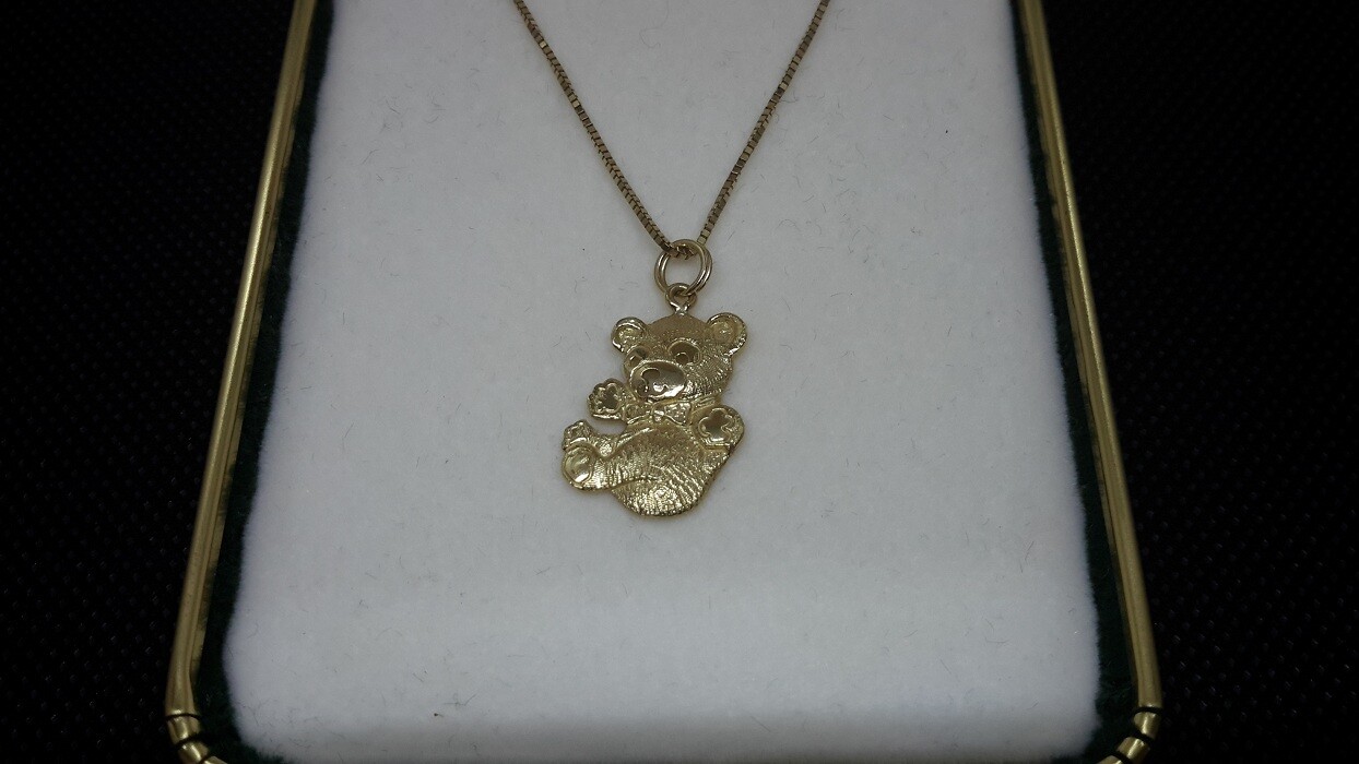 14k yellow gold bear pendant. 10k Gold Box Chain. - Gem
