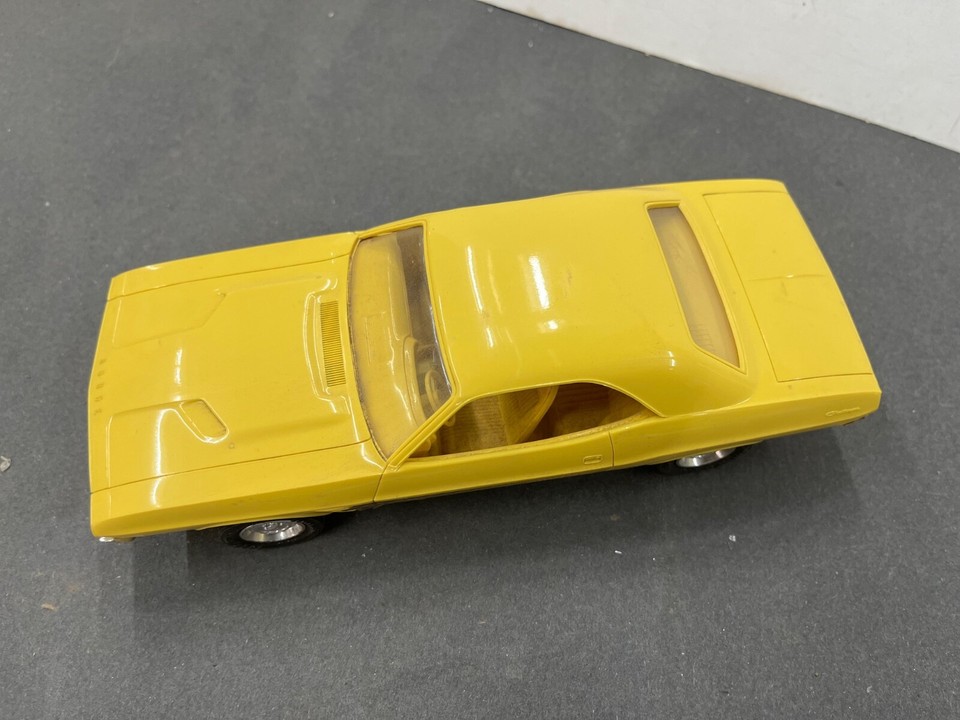 C6 mpc 1972 Dodge Challenger Promo yellow Car Vintage 1/25 McM | eBay