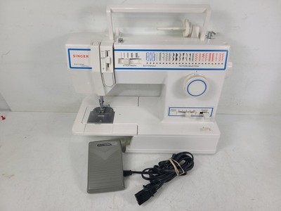 SINGER Electronic Control Sewing Machine Model 5932 W/ Foot Pedal ...