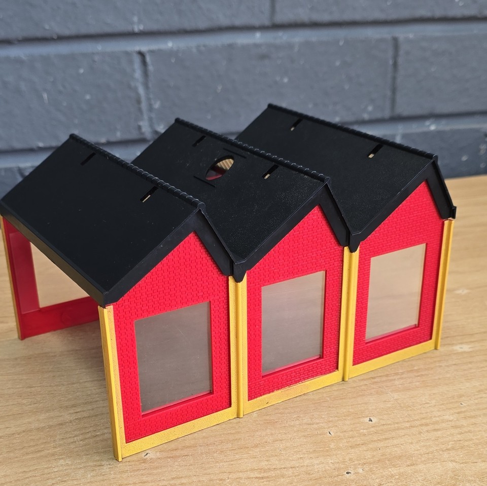 Vintage Triang Hornby R146 Engine Shed Railway Train Set Diorama ...