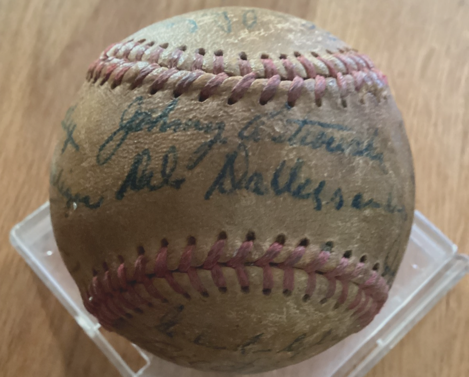23 AUTOGRAPHS ON REAL MLB OLD BASEBALL MOSTLY UNKNOWN TO ME WAYNE ...