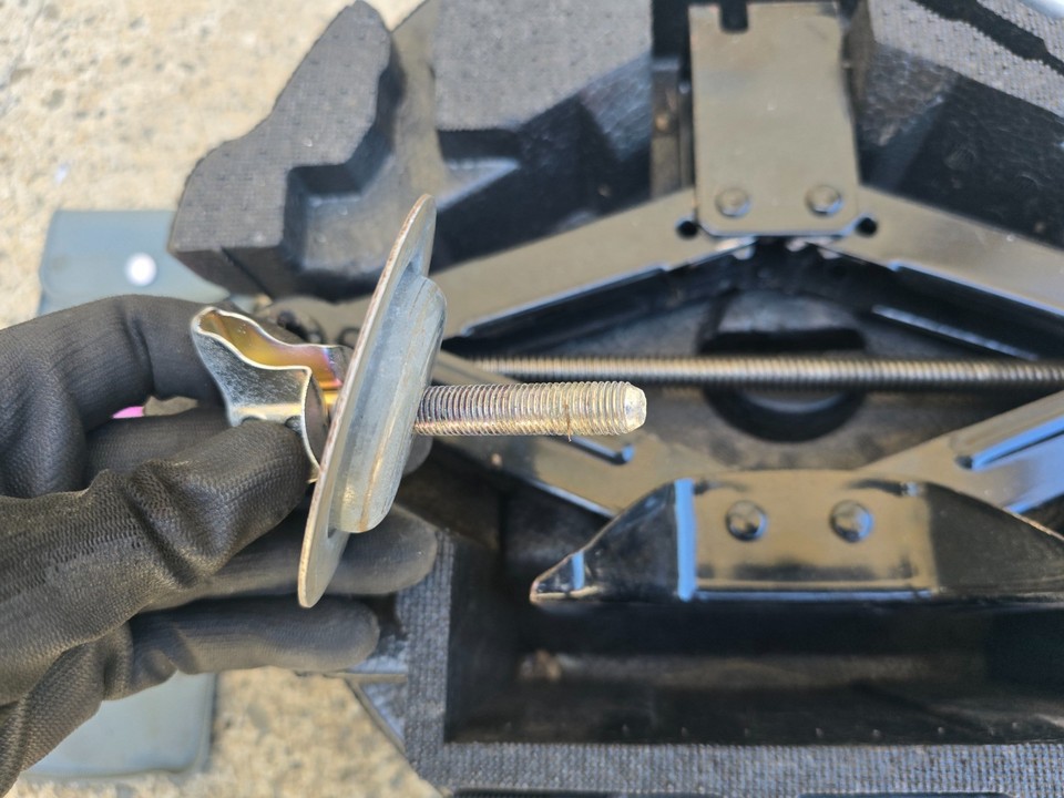 Subaru Forester SH 08 - 12 Factory Spare Wheel Brace Tow Tool Kit Jack ...