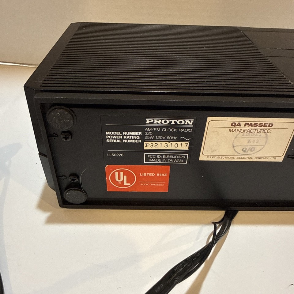 PROTON 320 AM/FM Dual Alarm Clock Radio Vintage Black Retro Bass Treble ...