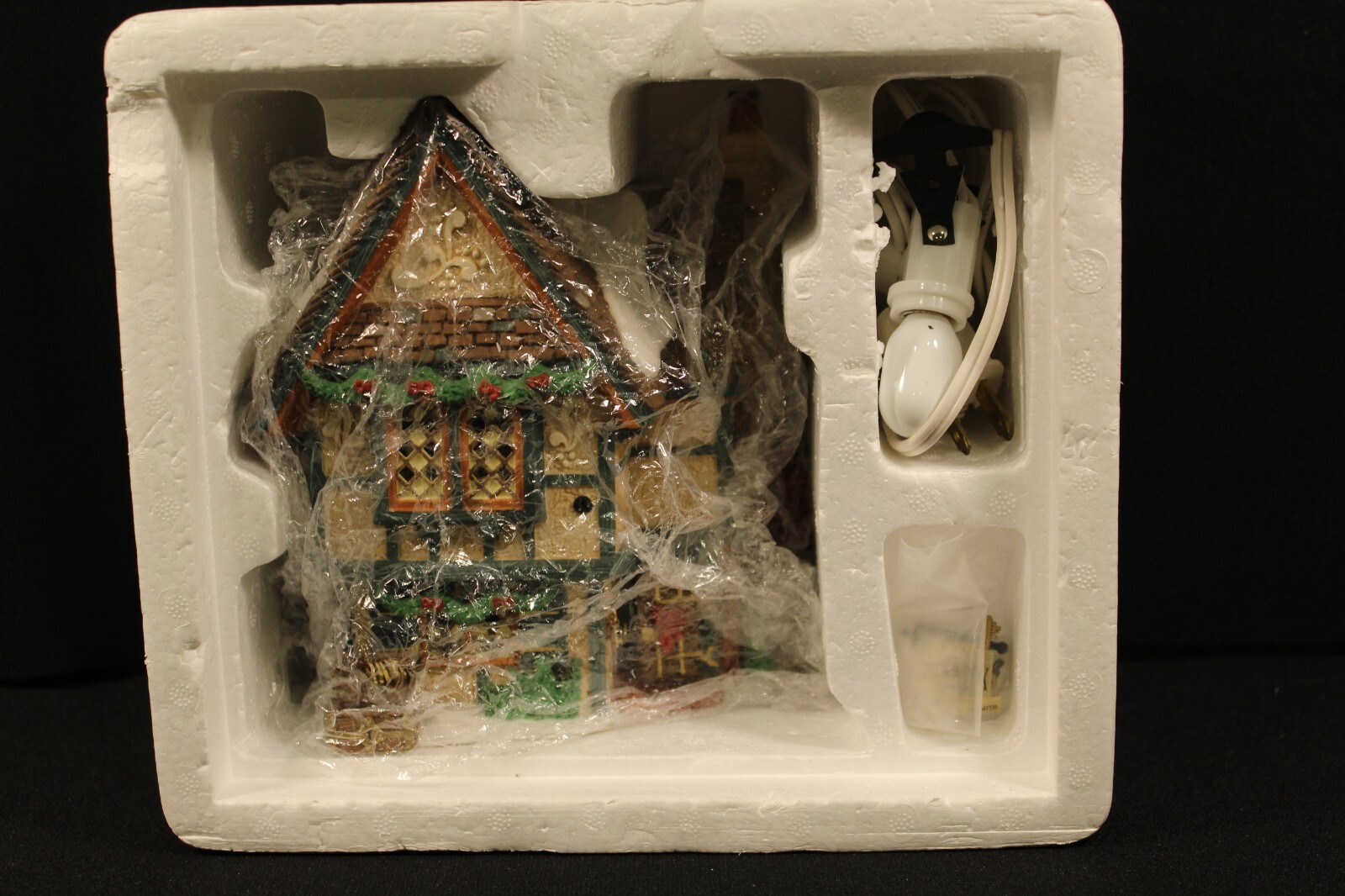 Dept 56 - Dickens Village - SPIDER BOX LOCKS - MIB - PREOWNED - 58448 ...