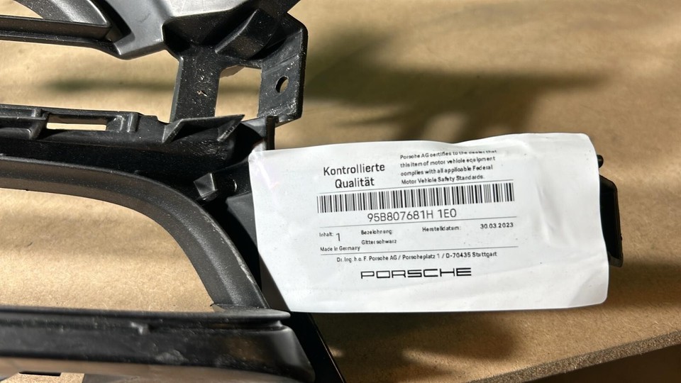 PORSCHE MACAN 95B FRONT BUMPER LEFT SIDE BLACK GRILL TRIM 95B807681H ...