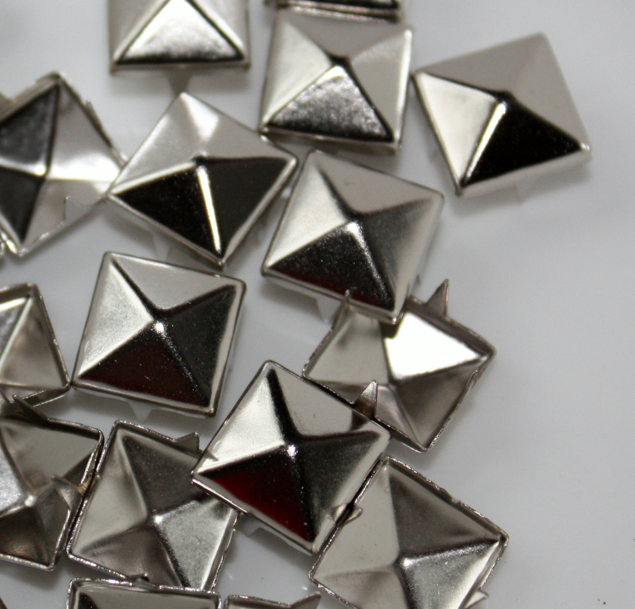 New High Quality Loose Pyramid Studs For Leather Craft Shoe/Belt/Cloth ...