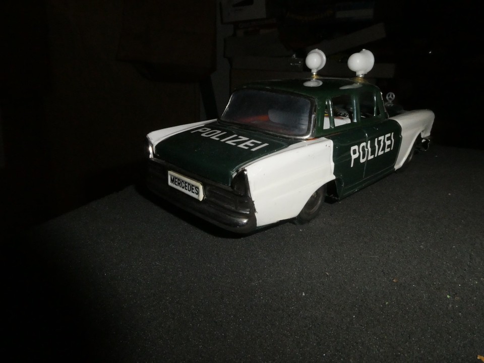 Ichiko mint Blech POLIZEI Mercedes Benz 220 SE mit Friktion 60ies Top ...
