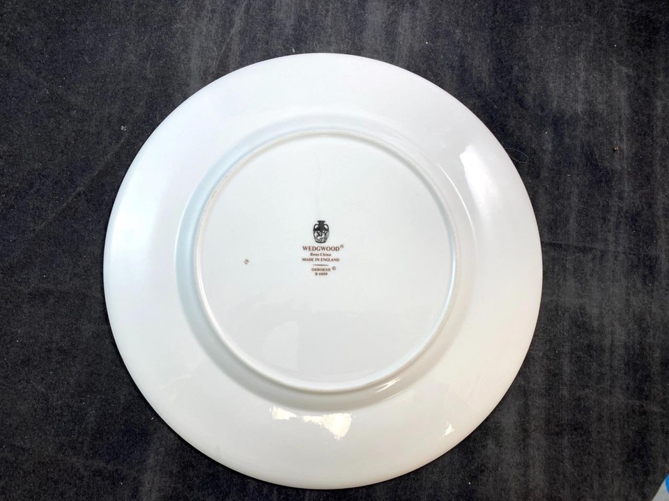 Wedgwood OSBORNE Bone China 5 Piece Place Setting Black Border Dots A+ ...