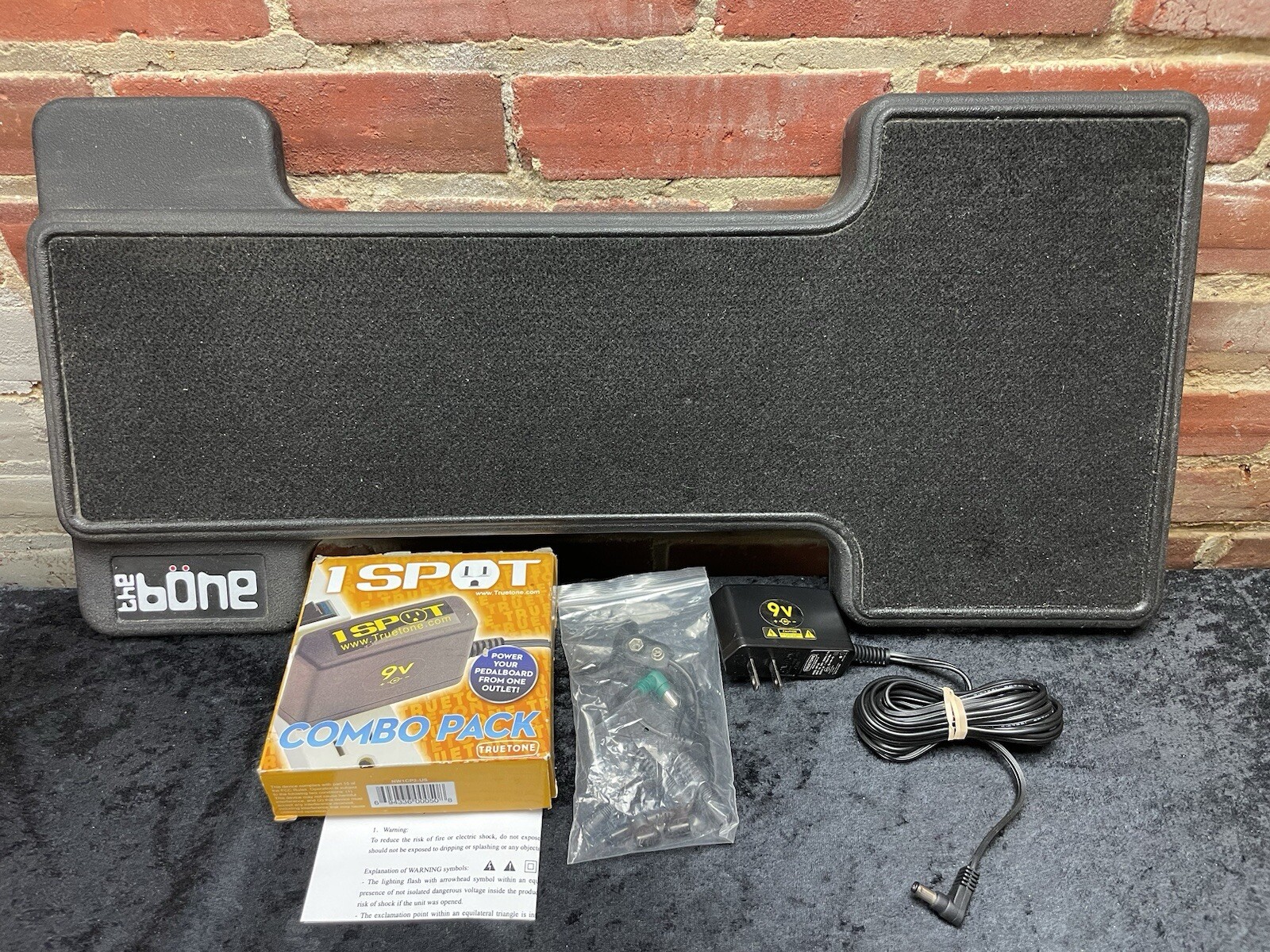 “THE BONE” by Gator Cases Guitar Pedal Board 2ft x 1 ft W/ iSpot 9v ...