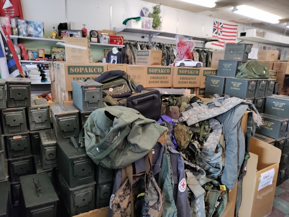 M12 RIFLE STORAGE RACKS (1) MILITARY GUN SHOW M-12 small arms rack ...