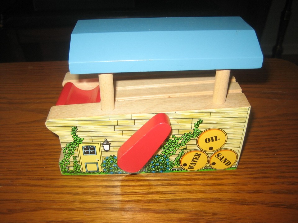 Thomas & Friends Wooden Railway - Ffarquhar Freight Co. - Barrel Loader ...