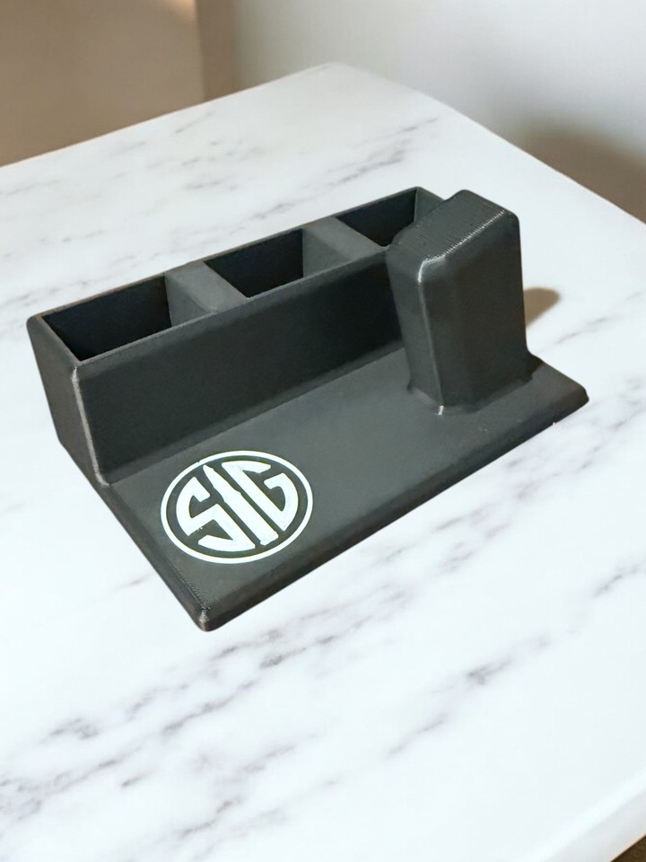 Sig Sauer P226 Display stand With 3 magazine holders Gun Safe Black And ...