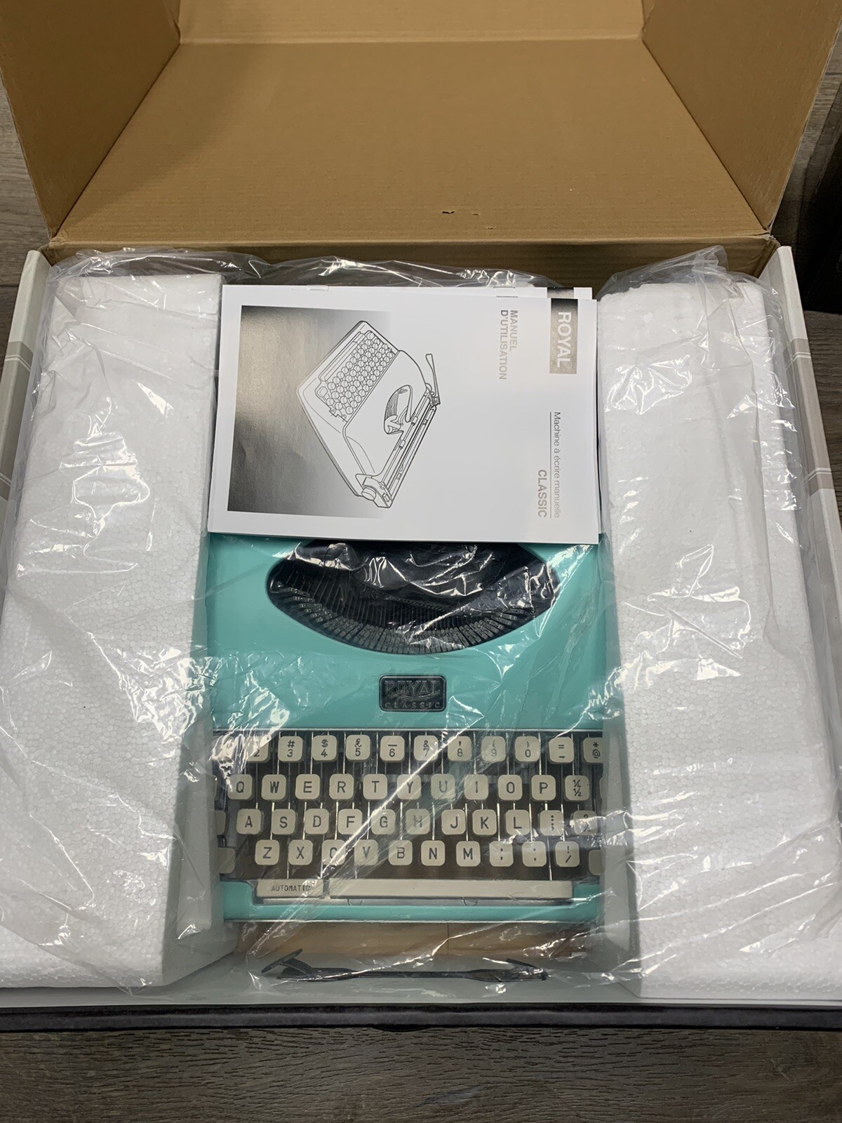 Royal Classic RETRO Style Manual Typewriter - Mint Green 79101T ...