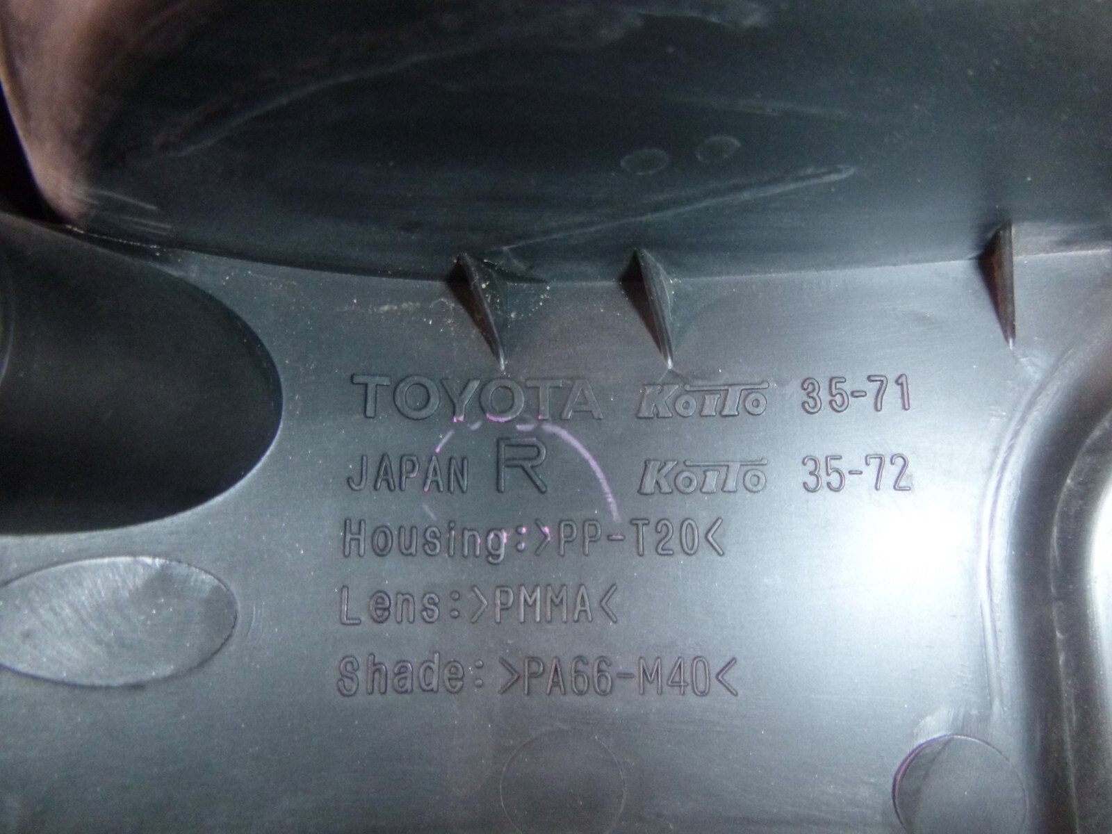 Genuine Toyota HILUX/4RUNNER Rear Right Combination Tail Light 81550 ...