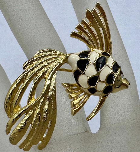 VINTAGE GOLD TONE BLACK WHITE ENAMEL GLASS EYES FISH BROOCH PIN | eBay