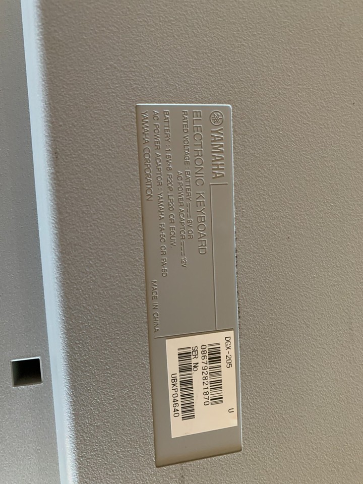 Yamaha (DGX-205) 76-Key Portable Grand Piano/Keyboard MIDI / USB works ...