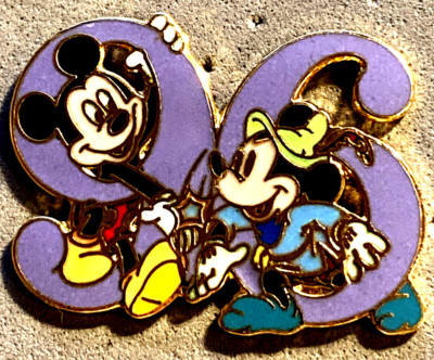 DISNEY WDCC 1996 MODERN MICKEY REACHING OUT TO THE BRAVE LITTLE TAILOR ...