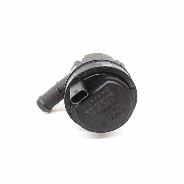Mercedes-Benz GLA X156 Low Temperature Coolant Pump A0005000686 Genuine ...