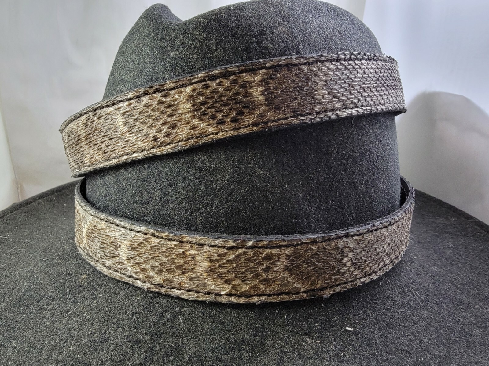 RATTLESNAKE skin hat band band adjustable with feather Western cowboy ...