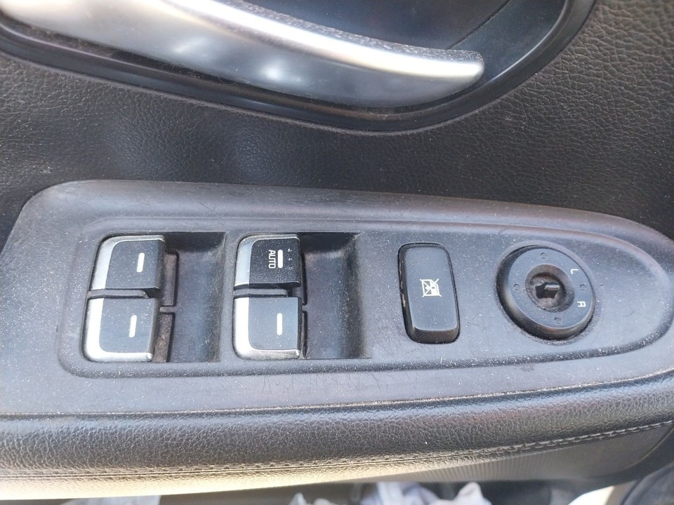 86180A4000 LEFT FRONT TRIANGLE WINDOW / 17389612 FOR KIA CARENS IV 1.7 ...