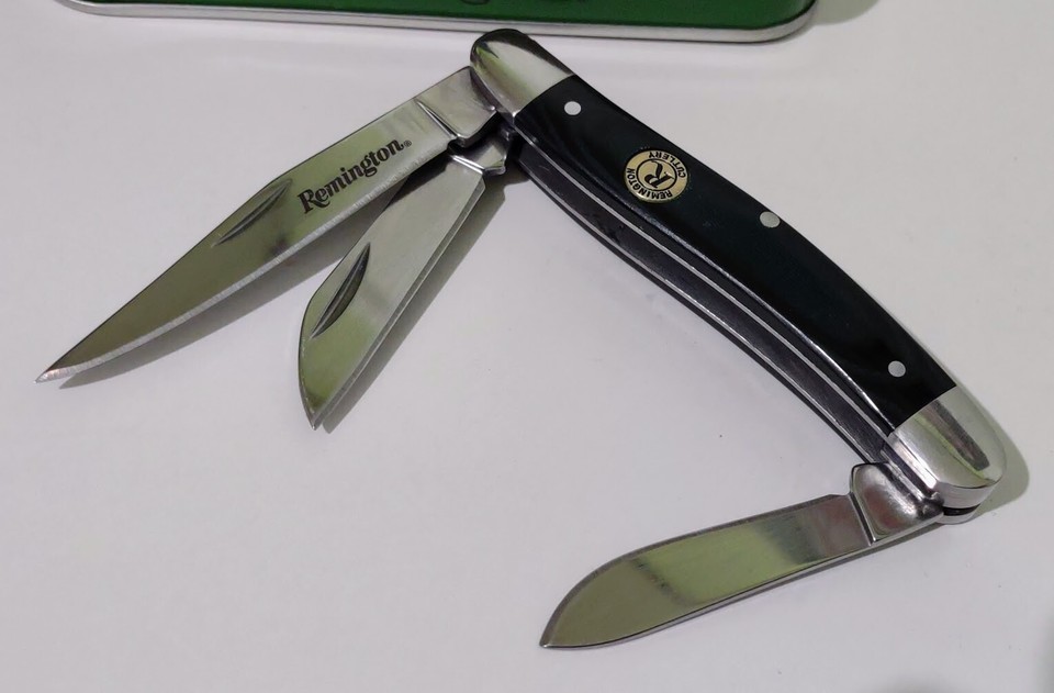 LOT 2 REMINGTON KNIVES HUNTING POCKET KNIFE SET W DISPLAY CASE TIMBER ...